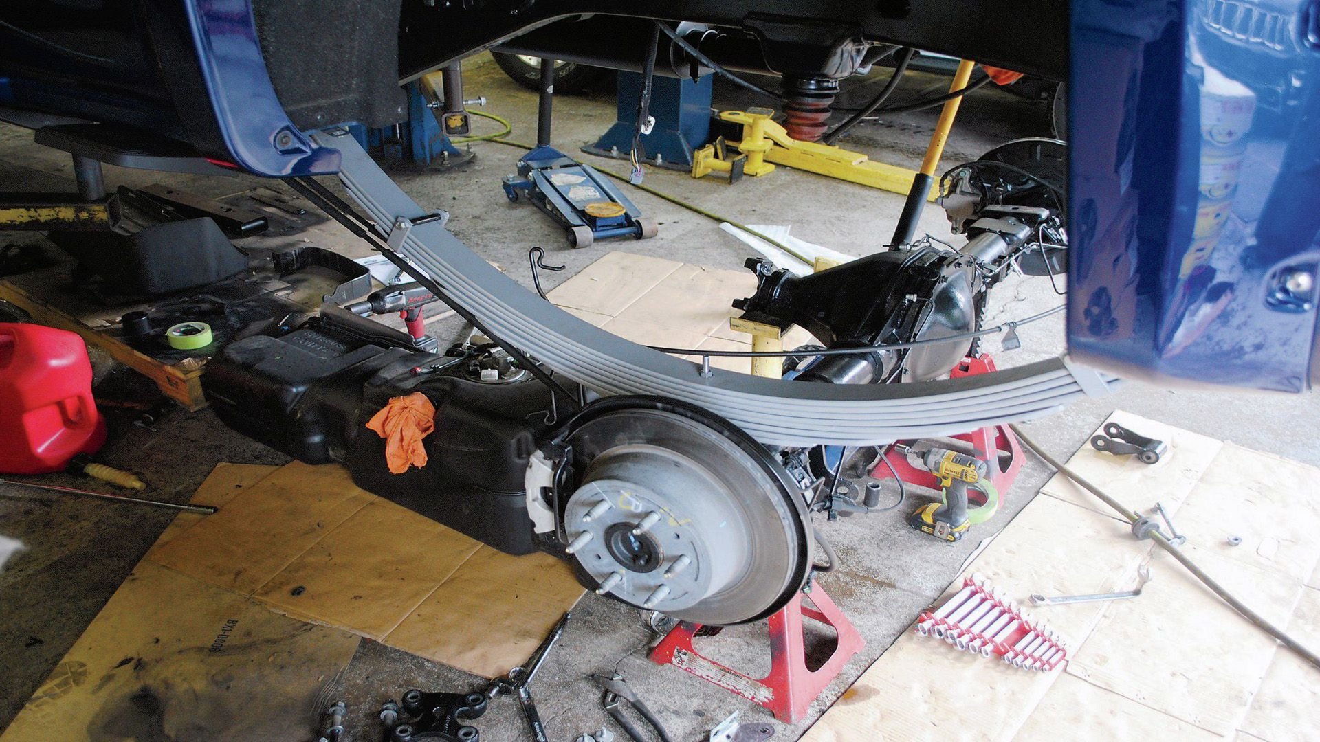 Chevrolet Silverado 2014-Present: How to Add a Leaf to Leaf Springs ...