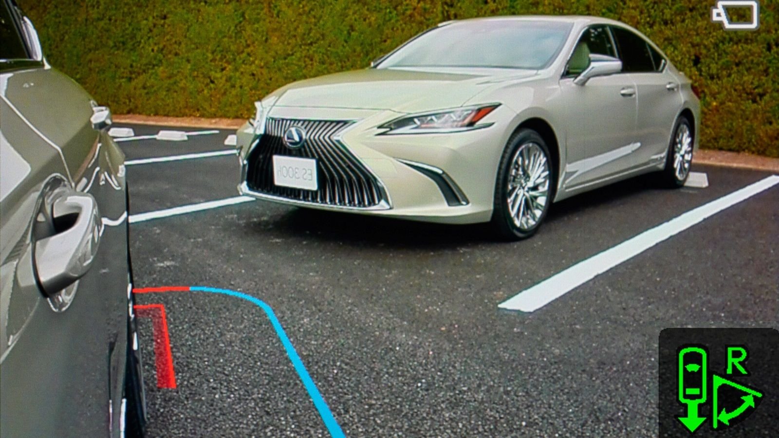 The 2019 ES Has Side-Cameras, But Do We Need Them? | Clublexus