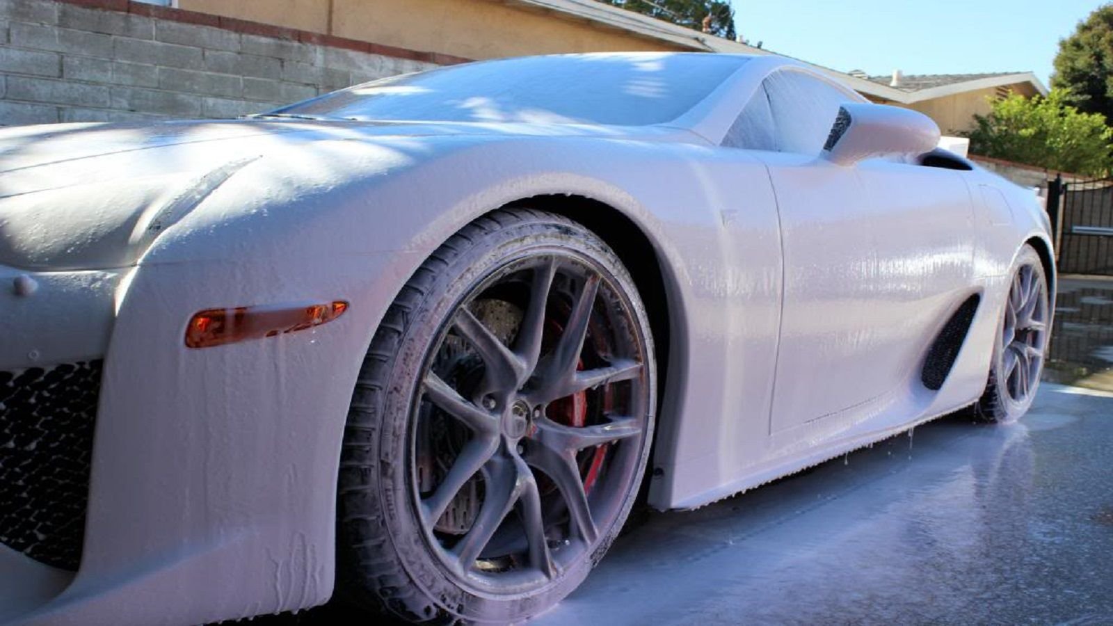 5 Oddly Satisfying Pictures of Lexuses Getting Washed | Clublexus