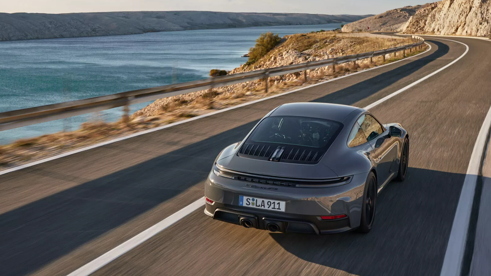 Corvette E-Ray vs Porsche 911 Hybrid: Comparing Two Electrified ...