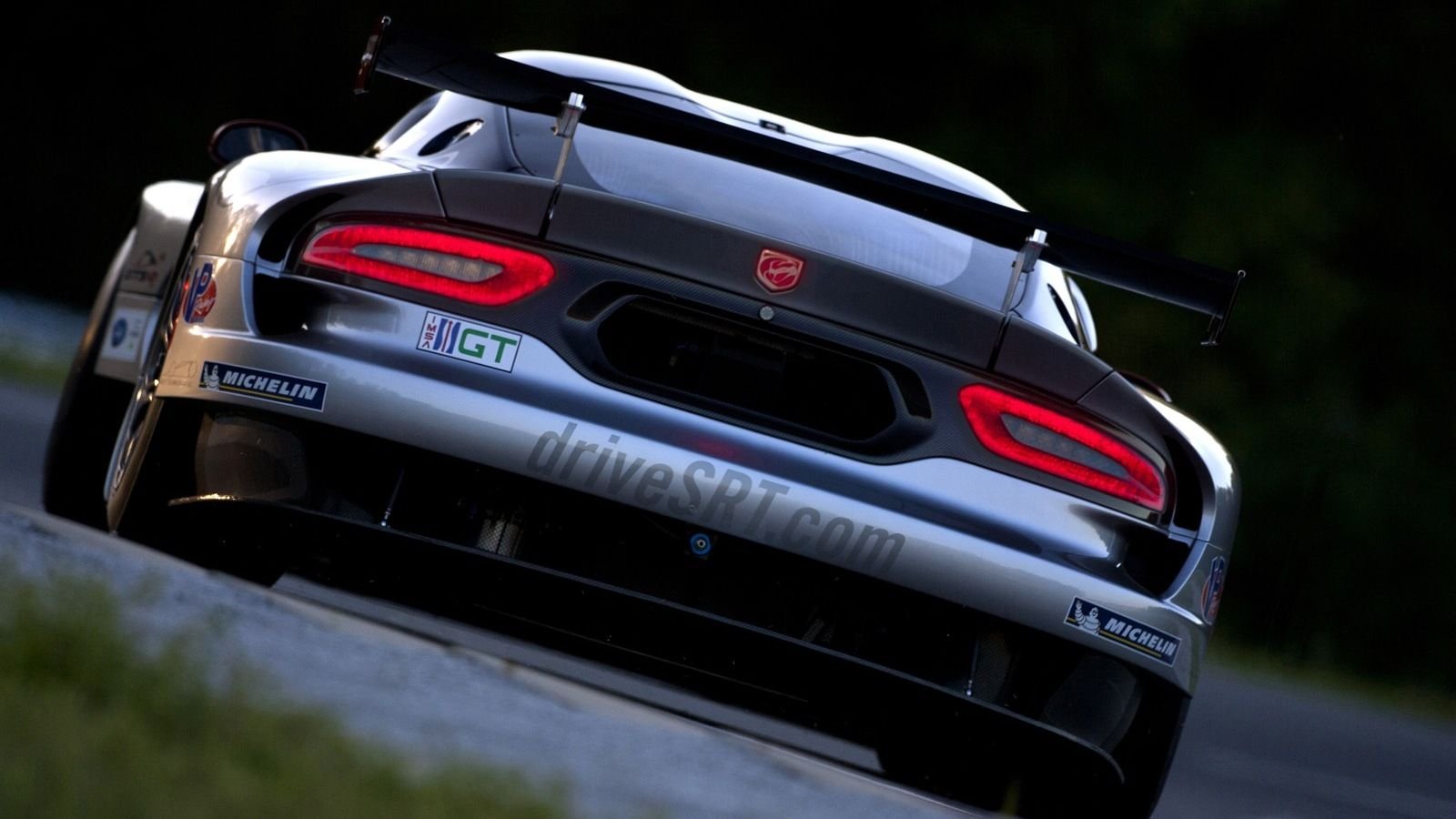 5 Ways Driving a Viper is Different From Other Cars | Dodgeforum