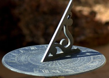 4 Advantages to Using a Sundial | DoItYourself.com