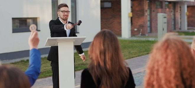 How Do Home Auctions Work? | DoItYourself.com