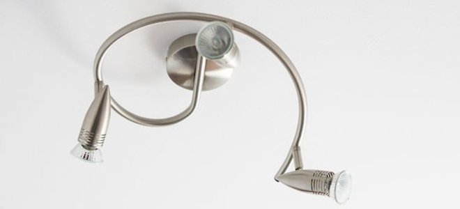 How to Replace a Halogen Light Bulb | DoItYourself.com