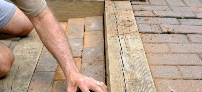 Putting Down Patio Pavers | DoItYourself.com