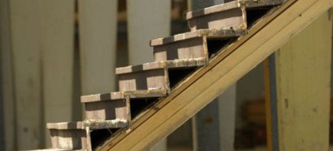 How to Build Outdoor Stairs | DoItYourself.com