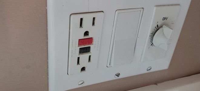 How to Troubleshoot a Defective Electrical Outlet | DoItYourself.com