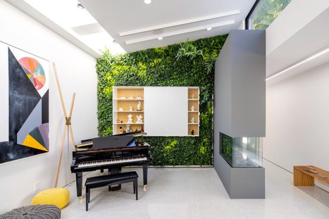 A Stream Runs Under This Modern “Bridge House” in Los Angeles | Designs ...