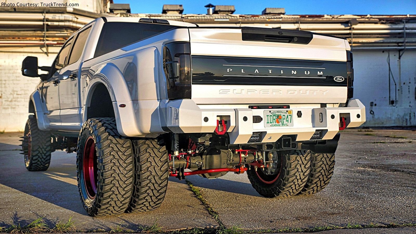 Insane Ford F-450 Was Built for Both Work and Play | Ford-trucks