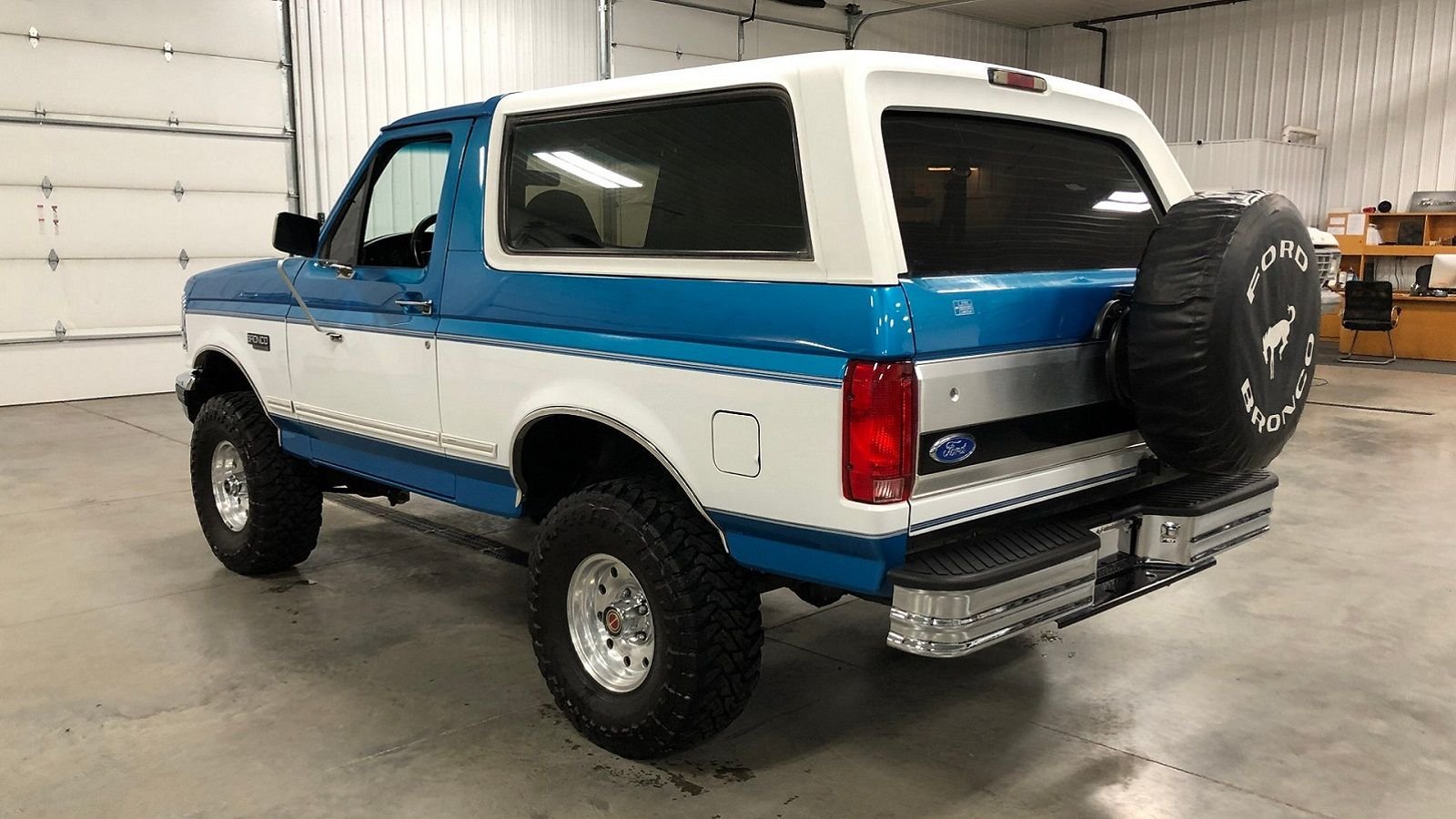 Big Blue '94 Ford Bronco Looks Like Loads of Fun | Ford-trucks
