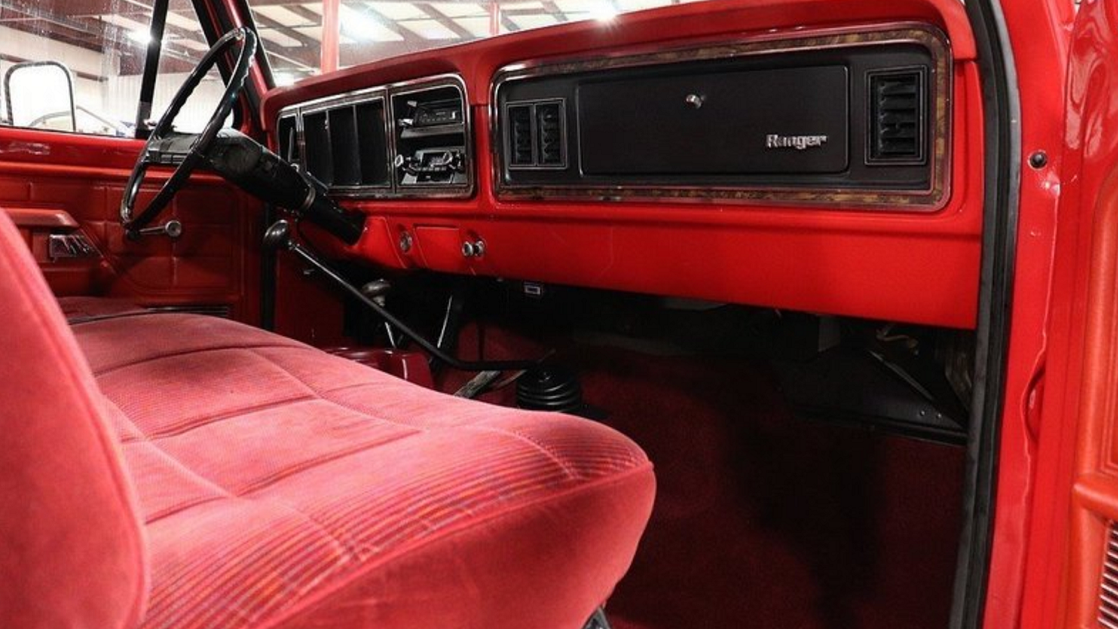 76 Ford F-250 Is a High-Rolling Hunk of Burning Love | Ford-trucks