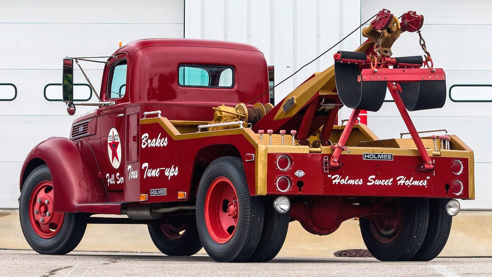 Holmes Sweet Holmes Wrecker Still Up to Task | Ford-trucks