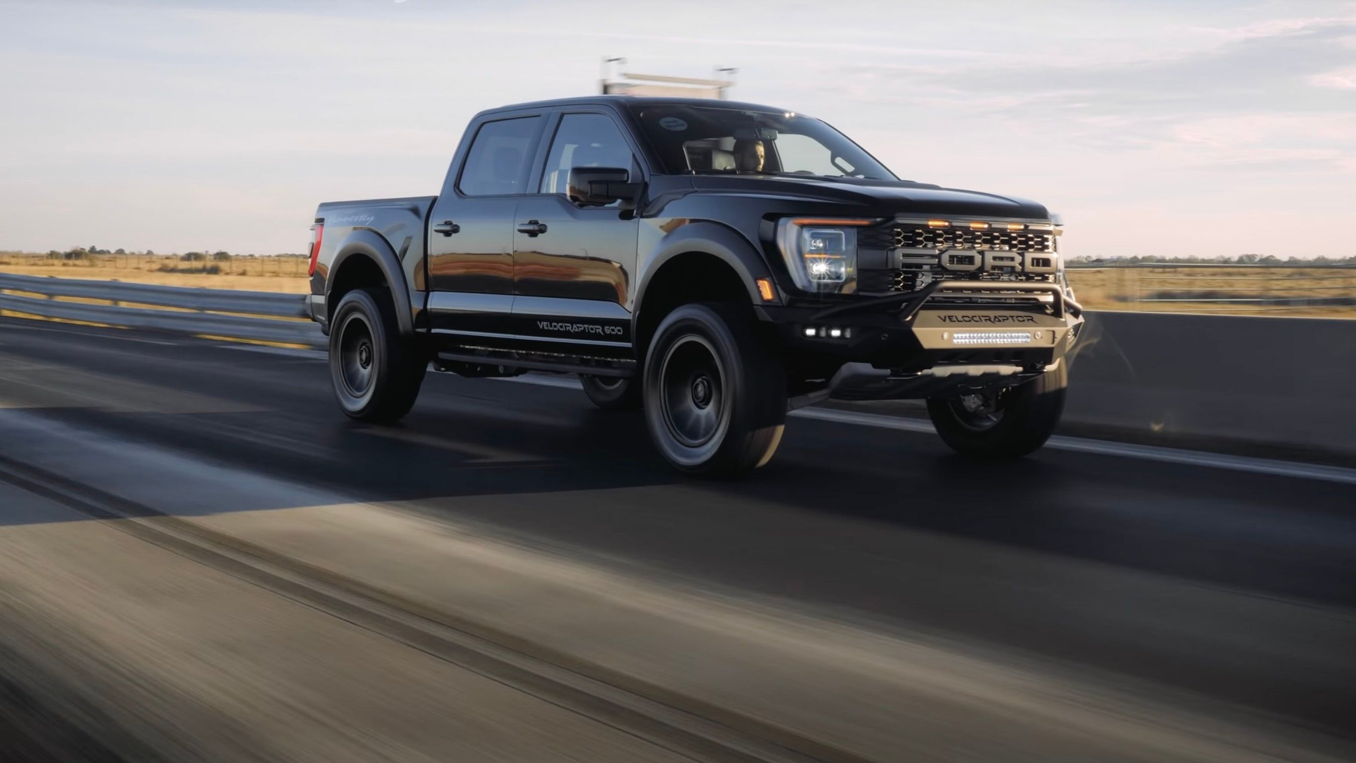 Hennessey VelociRaptor Drag Races 2022 F-150 Raptor | Ford-trucks
