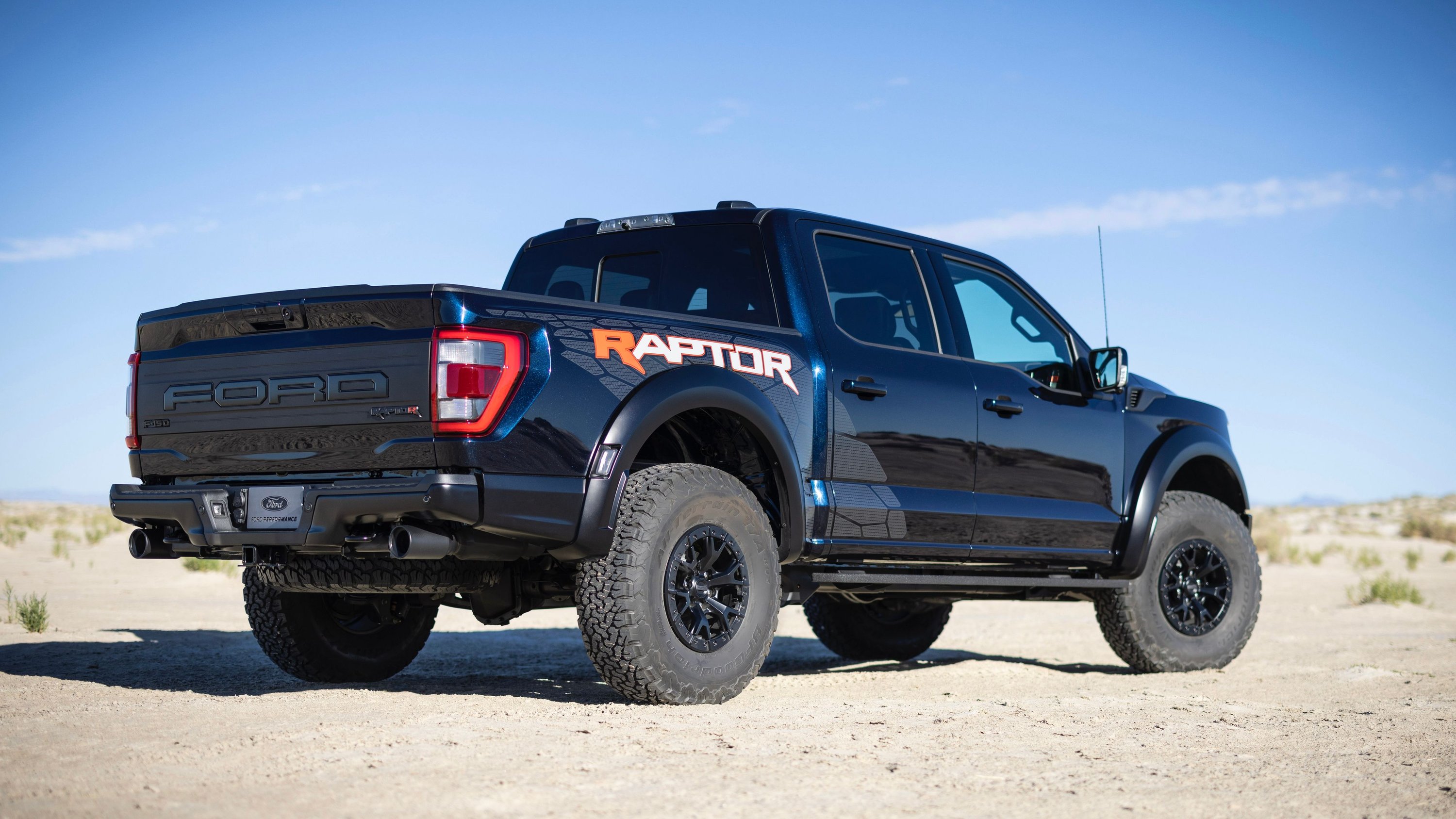 How to Tell the Difference Between Raptor R and Regular Raptor | Ford ...
