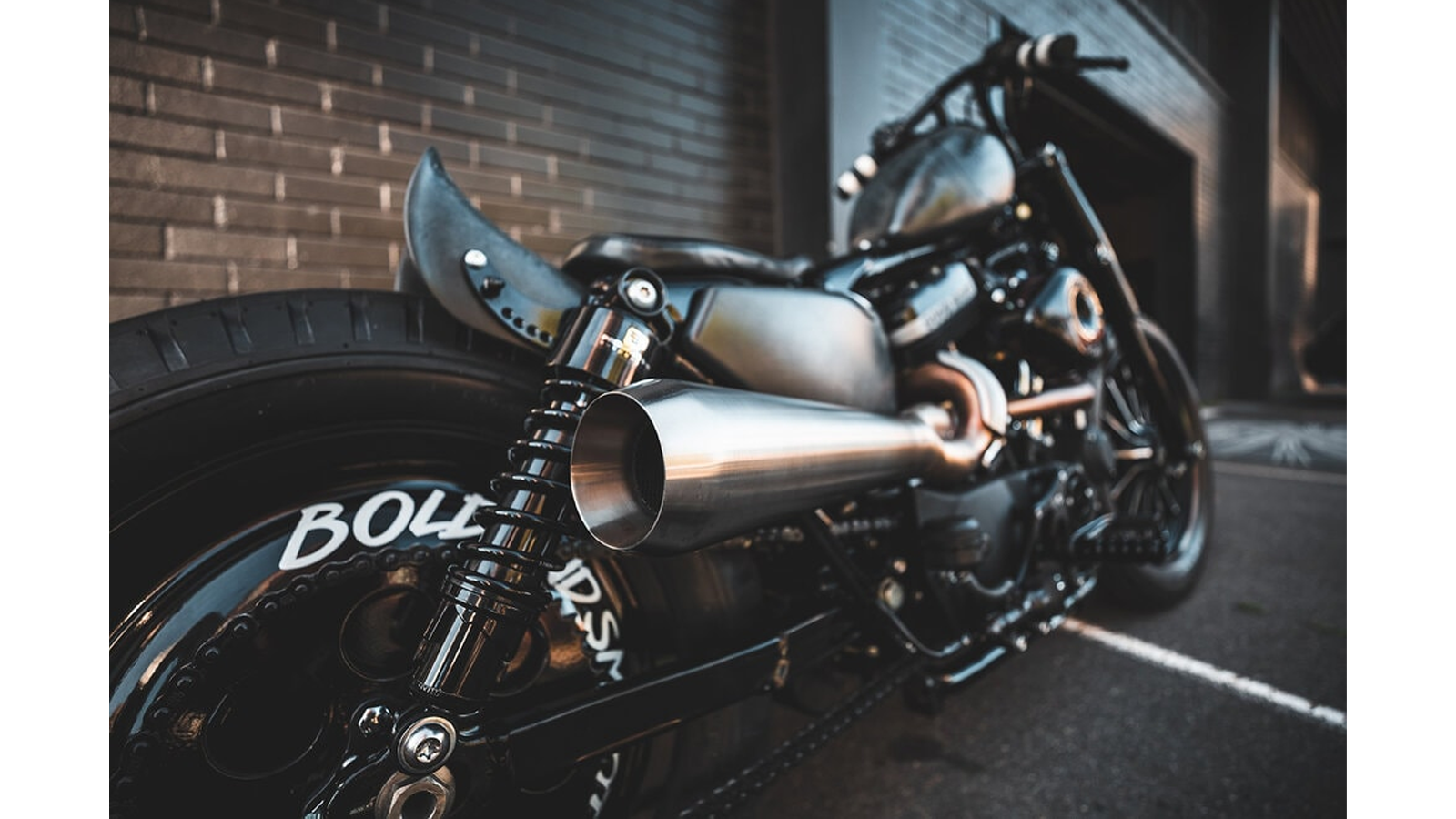 Rustic Harley Iron 883 Custom Build is the Result of Artful Collab ...