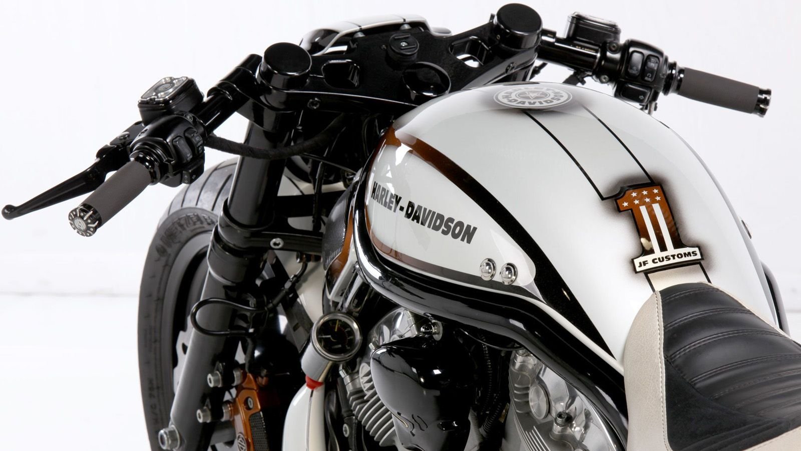 Dutch V-Rod Rides on Custom Air | Hdforums