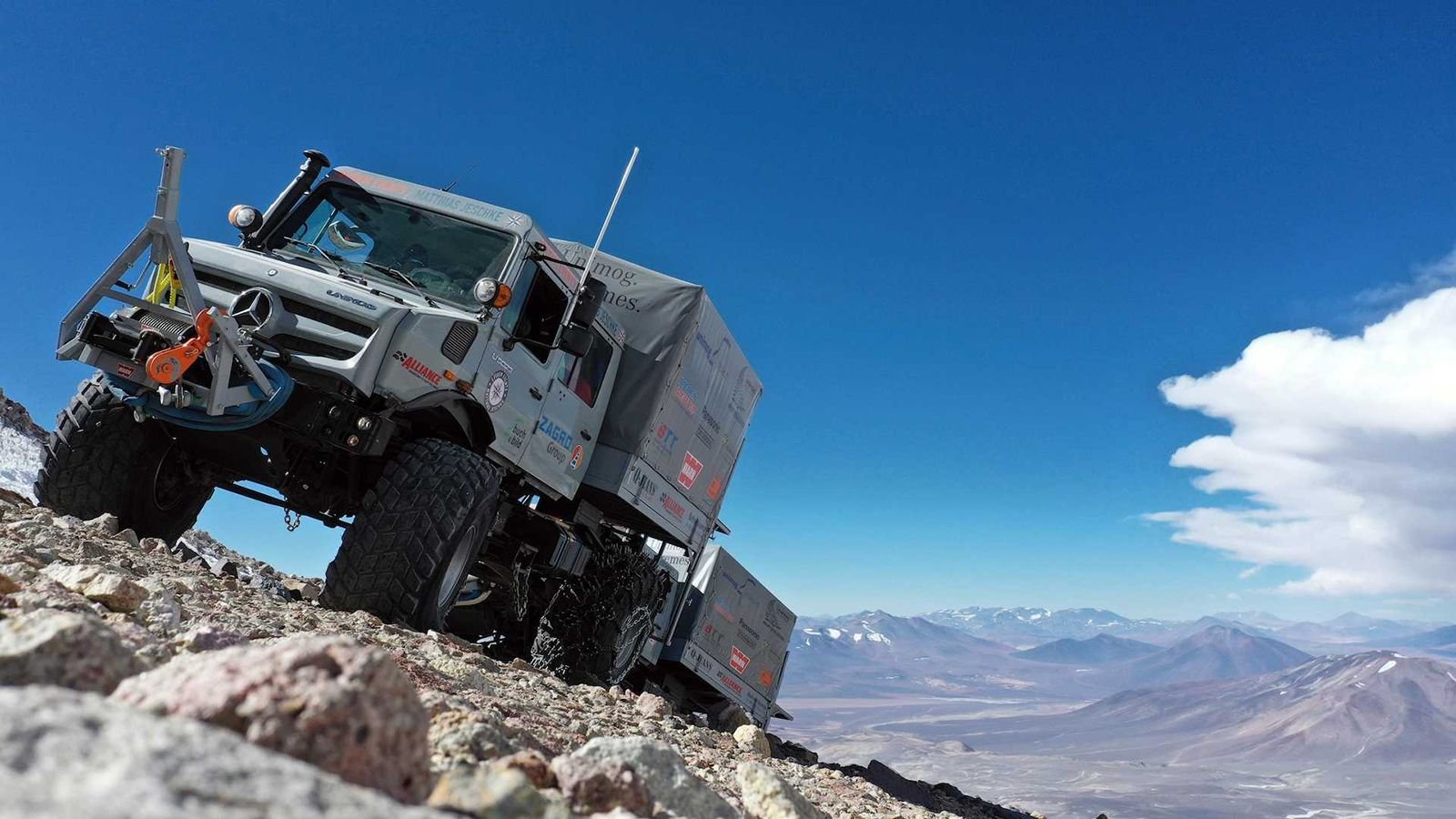 Unimog Sets New Altitude Record for a Civilian Vehicle | Mbworld