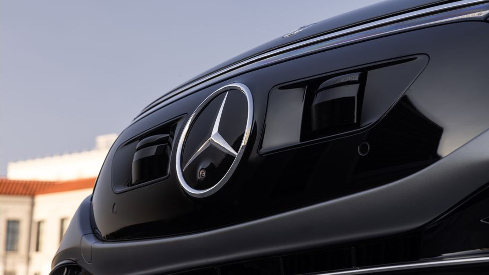 Mercedes Implementing Turquoise Lights to Signal Active Autonomous ...