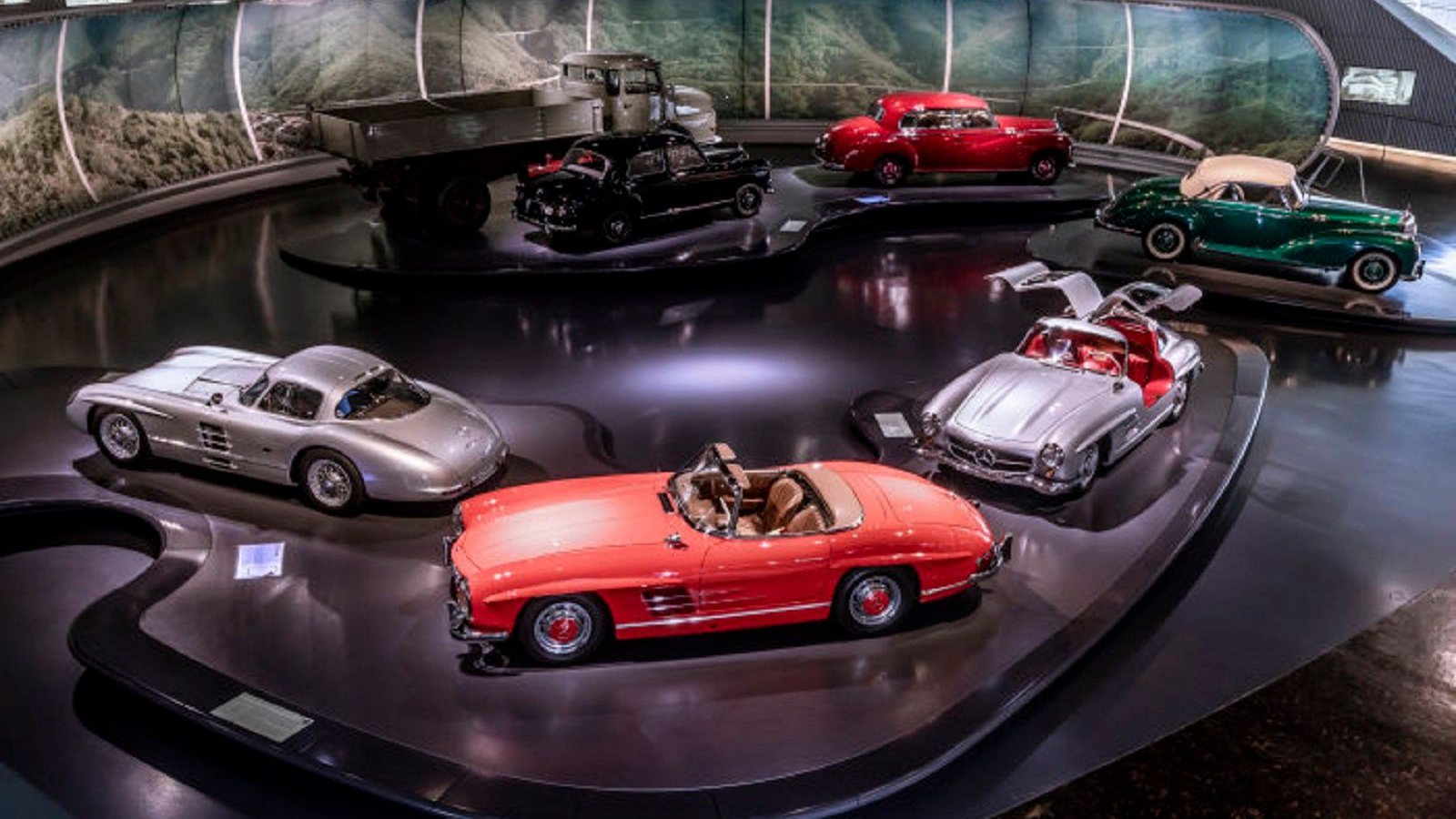 Take a Virtual Tour of the Mercedes-Benz Museum | Mbworld