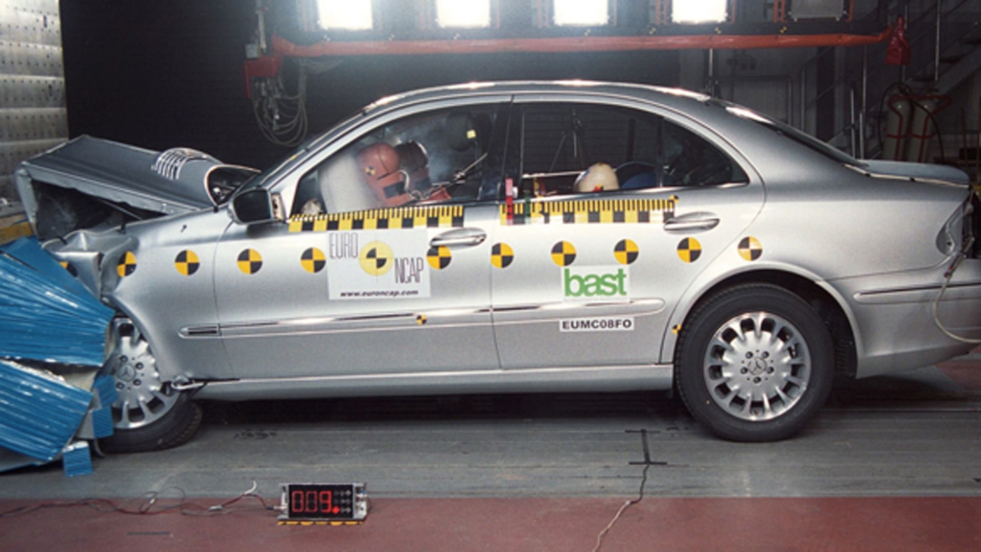 Mercedes Crash Test