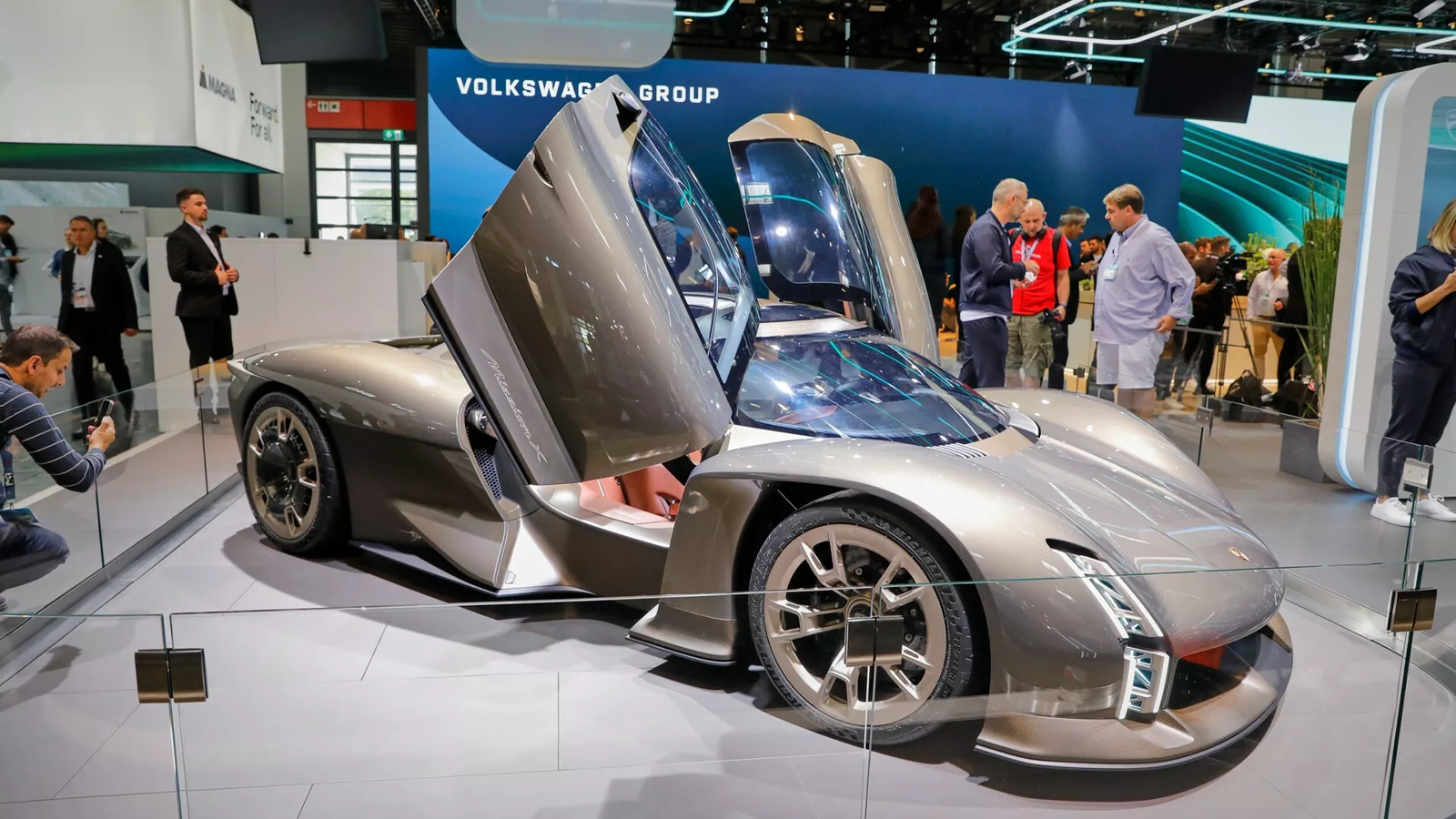 Porsche's Huge 911 Structure Is The Coolest Thing At Munich Auto Show ...