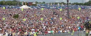 Over 7,000 People Tagged in World Record Photo - Steve's Digicams