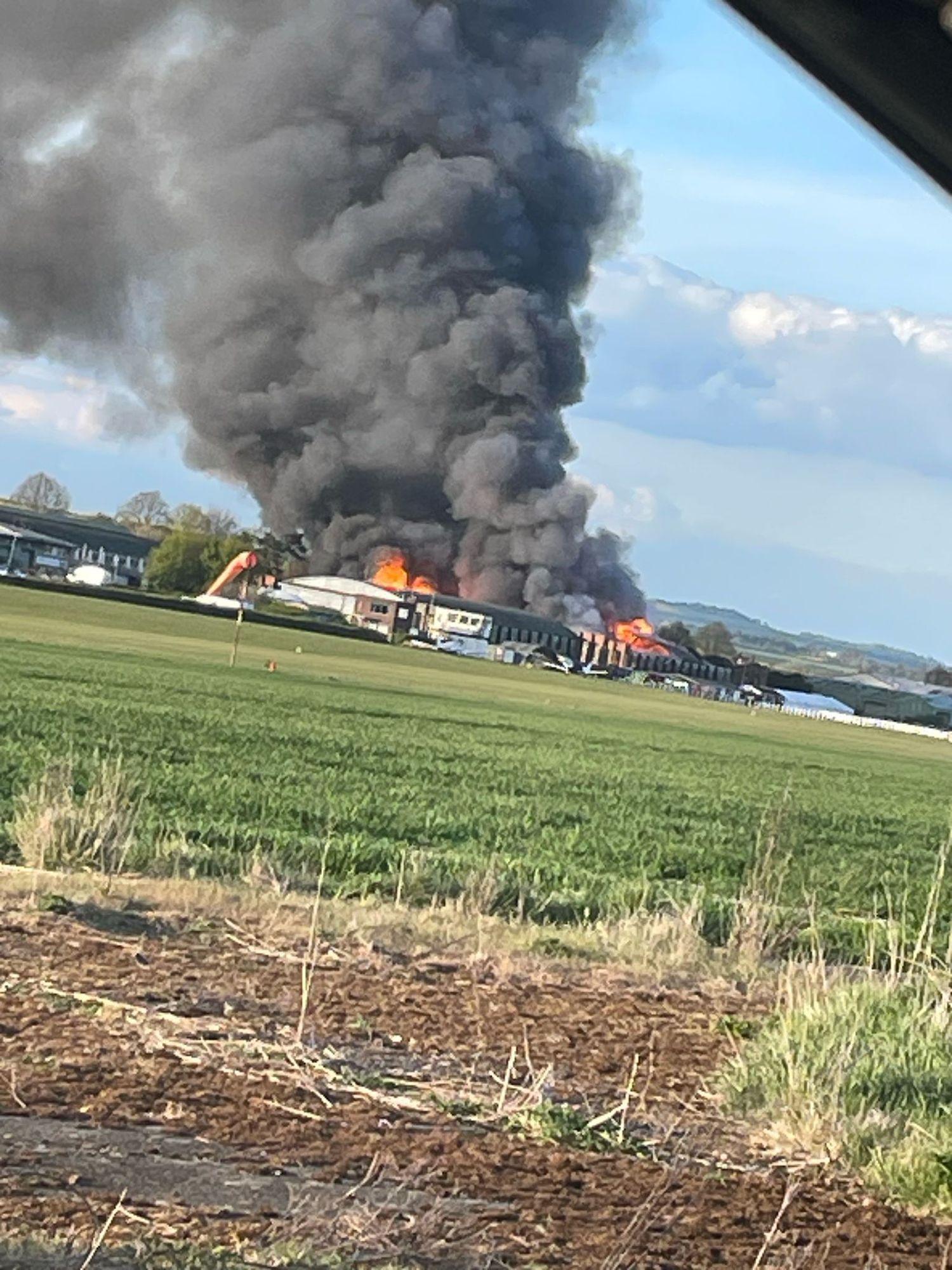 PPRuNe Forums - Old Sarum Airfield Hangar 3 Grade 2* in flames