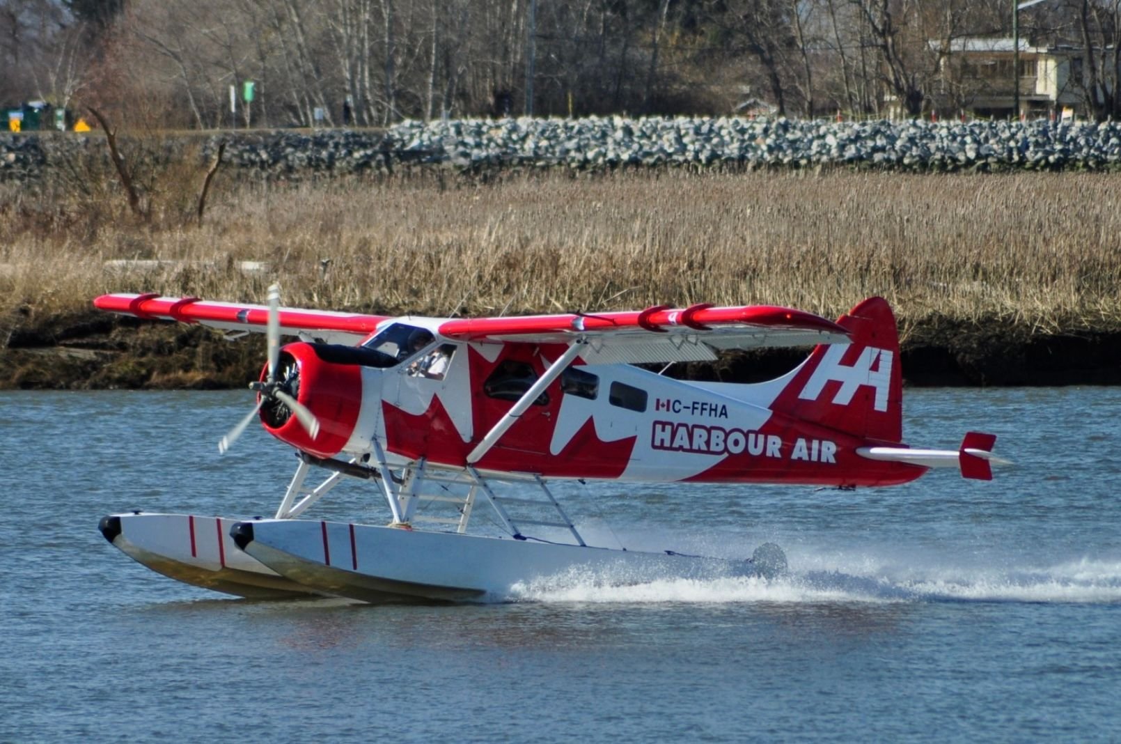 seaplane Collides with Boat Vancouver Harbor - PPRuNe Forums