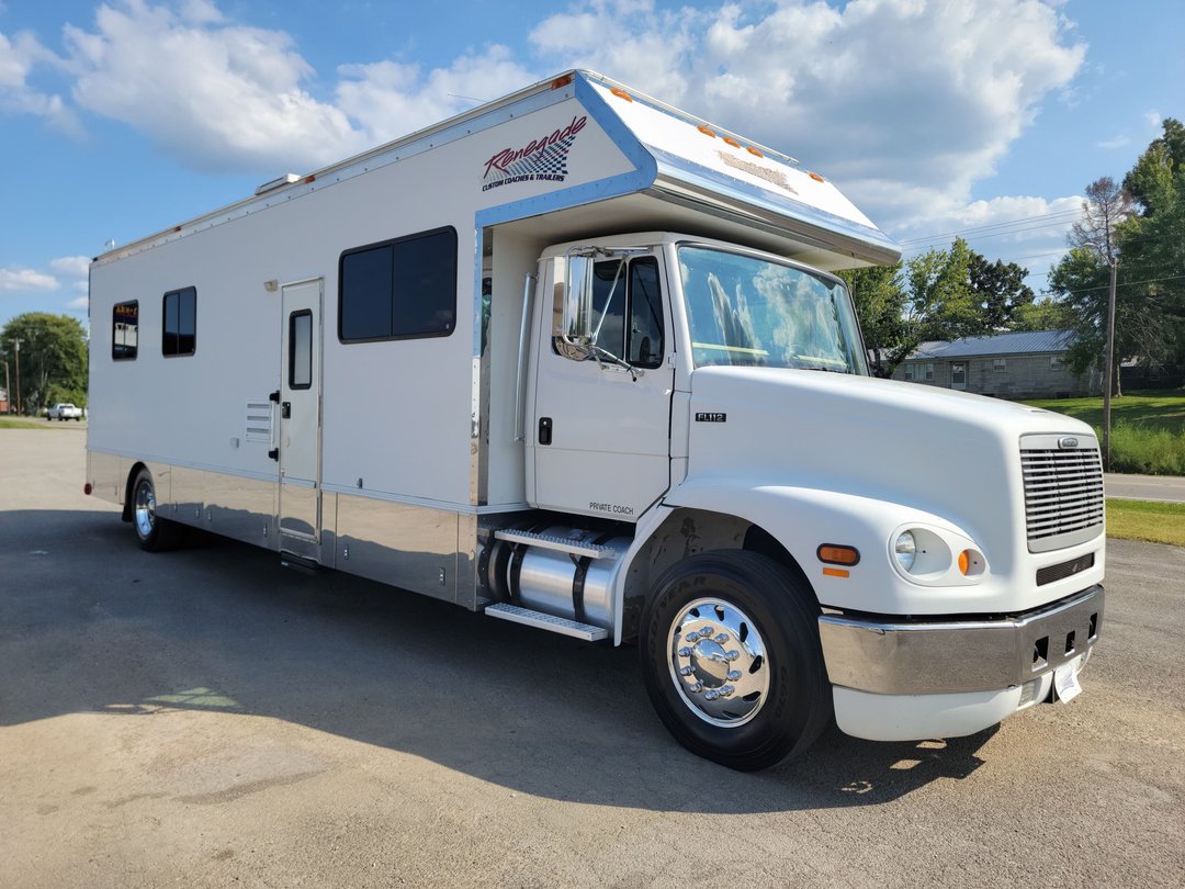 2002 Renegade 36' Motorhome/Toterhome 1-Owner C12 430HP for Sale in ...