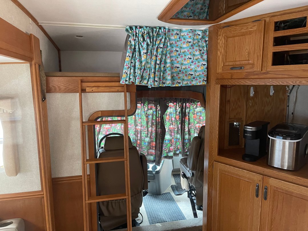 2004 Freightliner with 2005 Pacemaker Stacker Trailer for Sale in ...