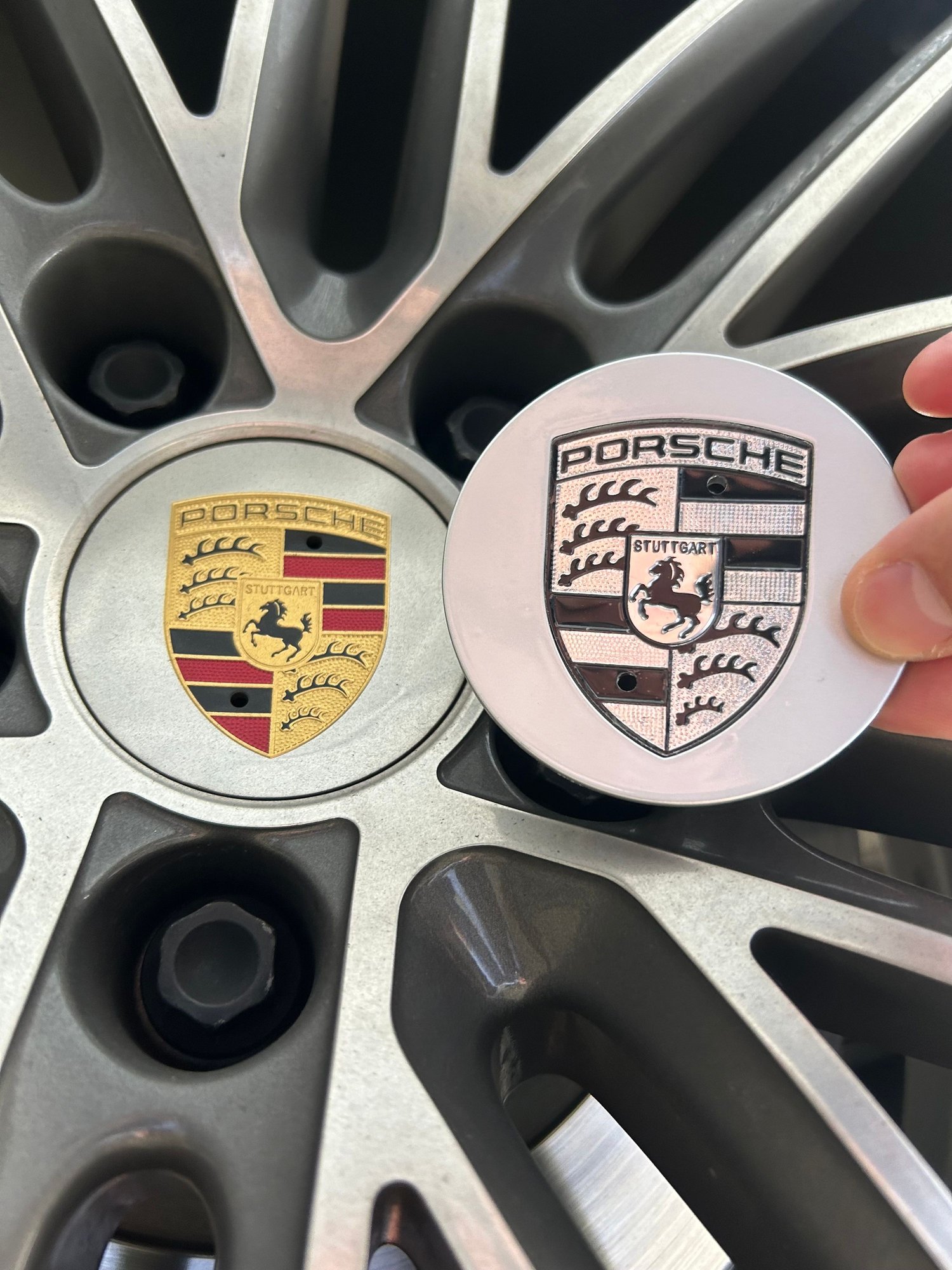 Turbonite center caps for 21" GT wheels platinum satin? | Porsche Macan ...