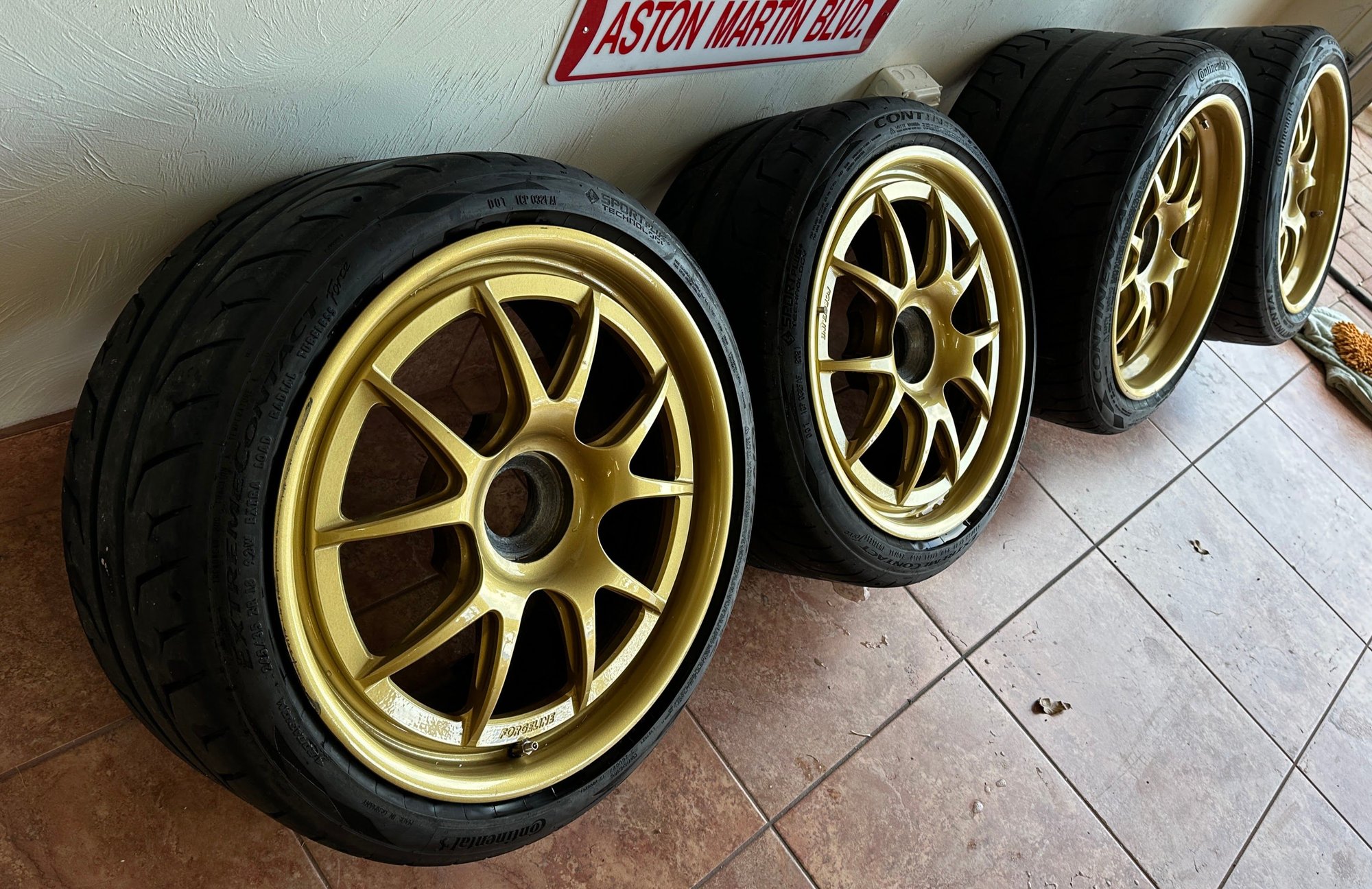Forgeline GA3R 18" centerlock wheels & Conti ExtremeContact Force tires ...