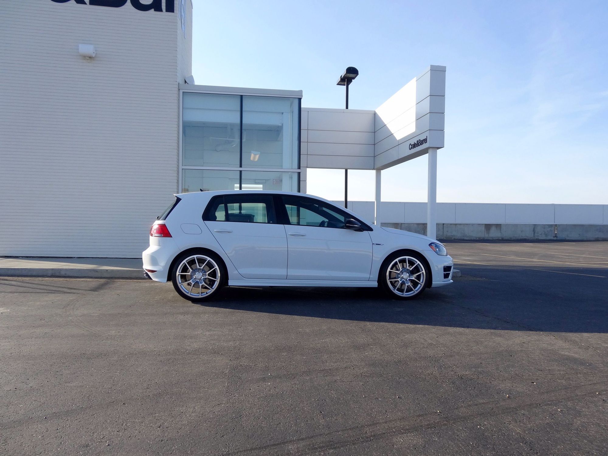 RSe10 alloys 19" on white golf R with black mirrors and wrapped roof ...