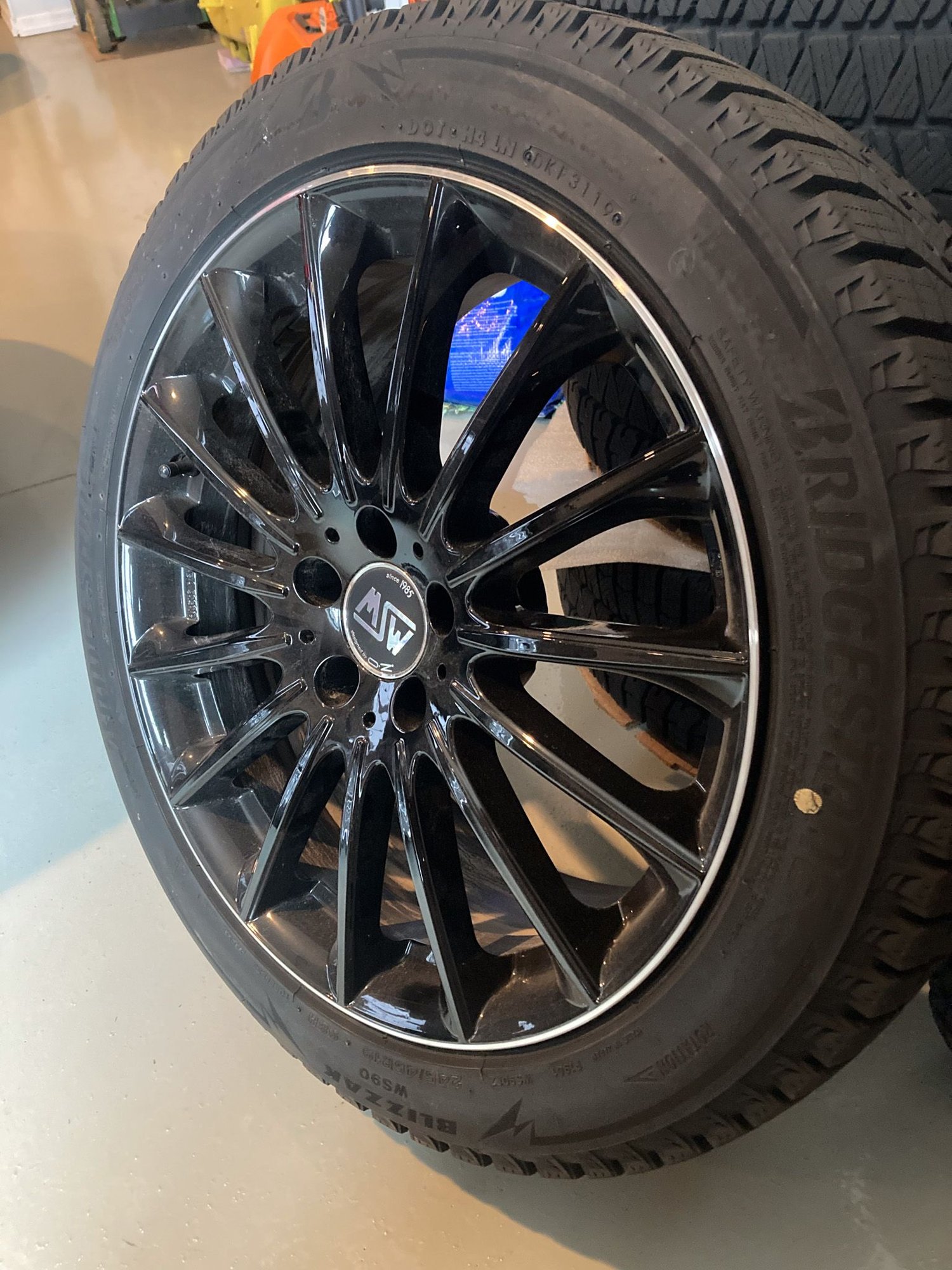 Bridgestone Blizzak 245/45R19 98H snow tires on black 19x8.5 30 wheels ...