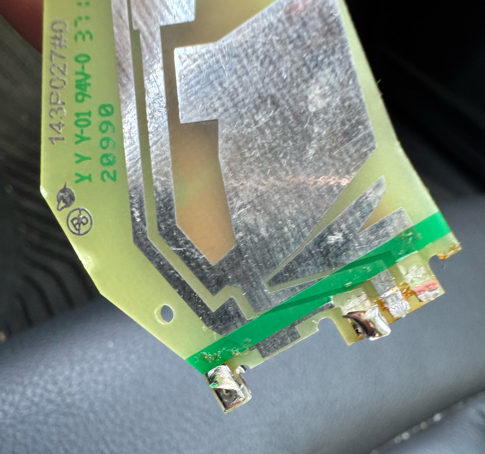 Broken Shark Fin / Radio Antenna Assembly - AudiWorld Forums