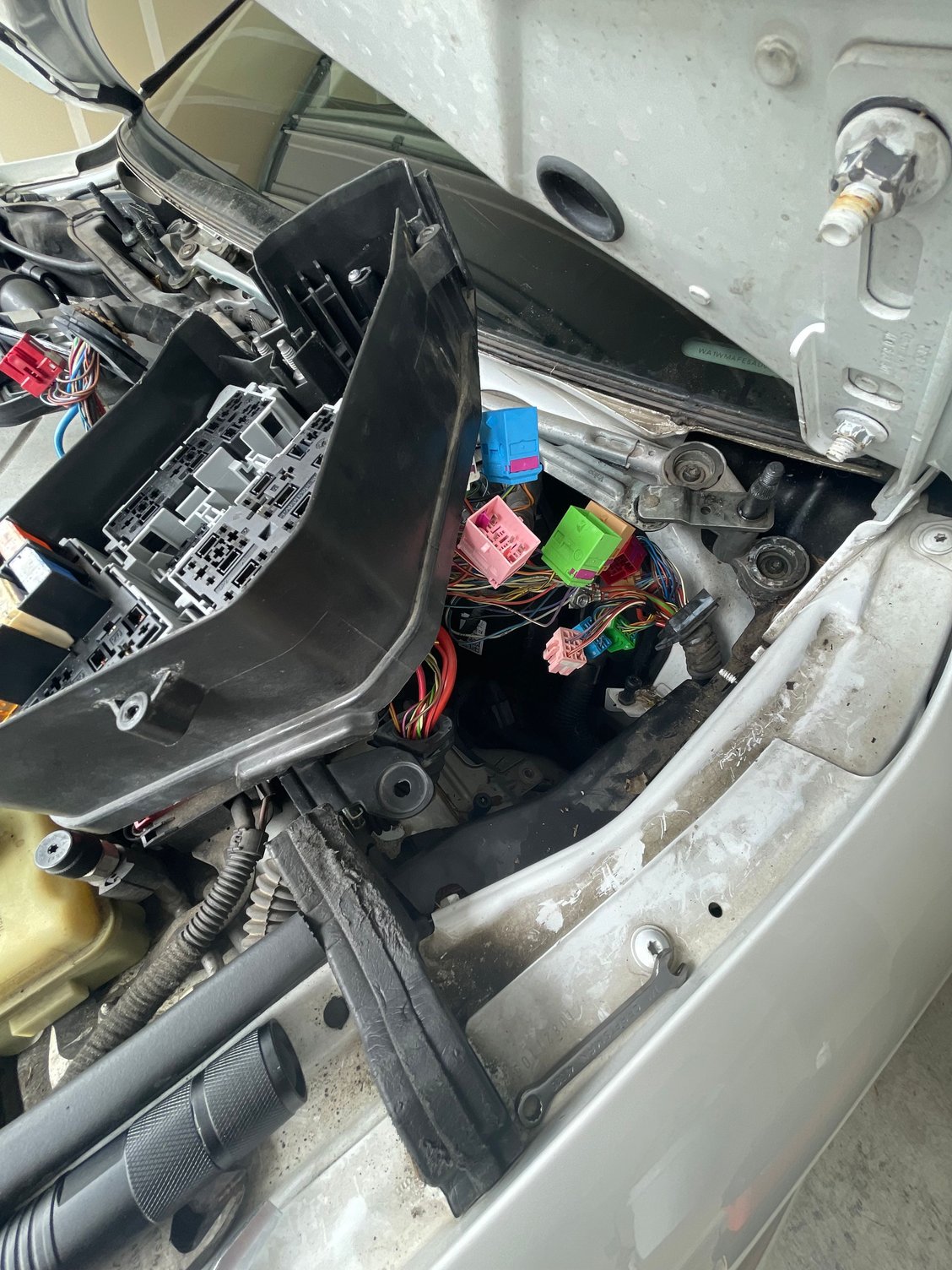 2010 Q7 TDI Alarm Siren replacement - AudiWorld Forums