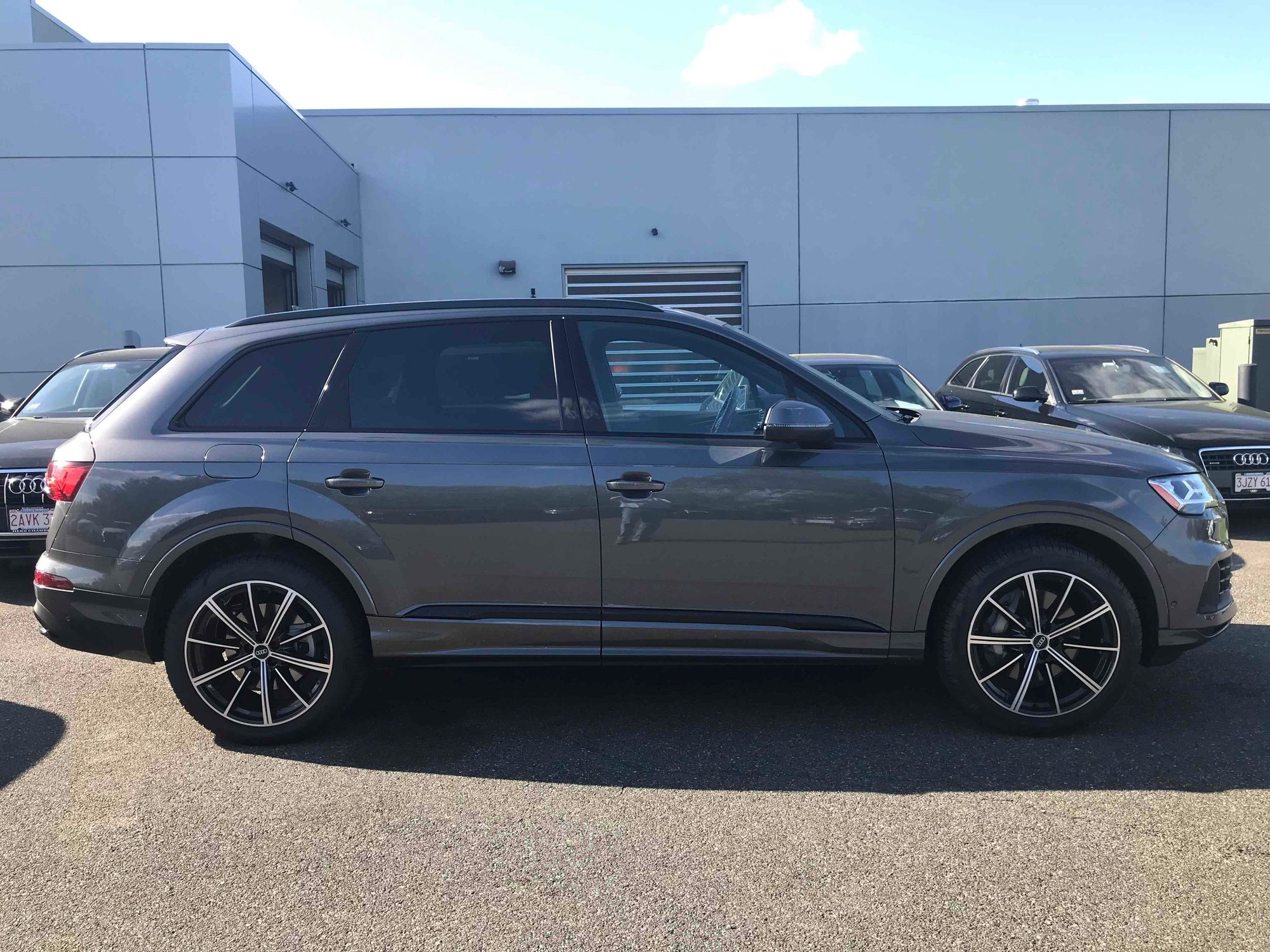 Samurai Gray vs Orca Black 2021 Q7 with Black Optic - AudiWorld Forums