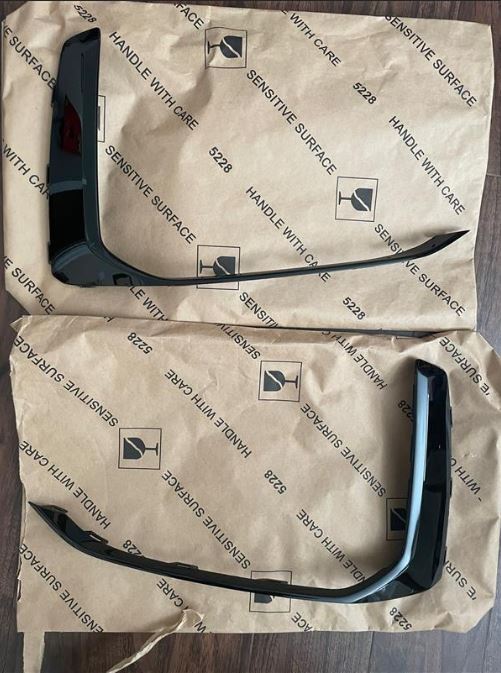 SQ7 2020+ Black Optics - Front L&R Fangs - 4M0853299AT94 ...