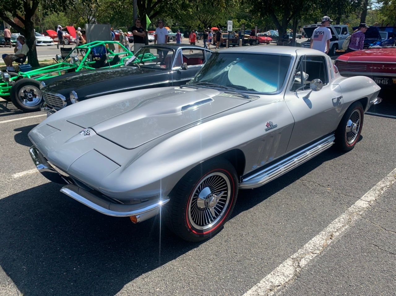 Custom C8 Hood? This C8 looked pretty modded on the outside + bunch of ...