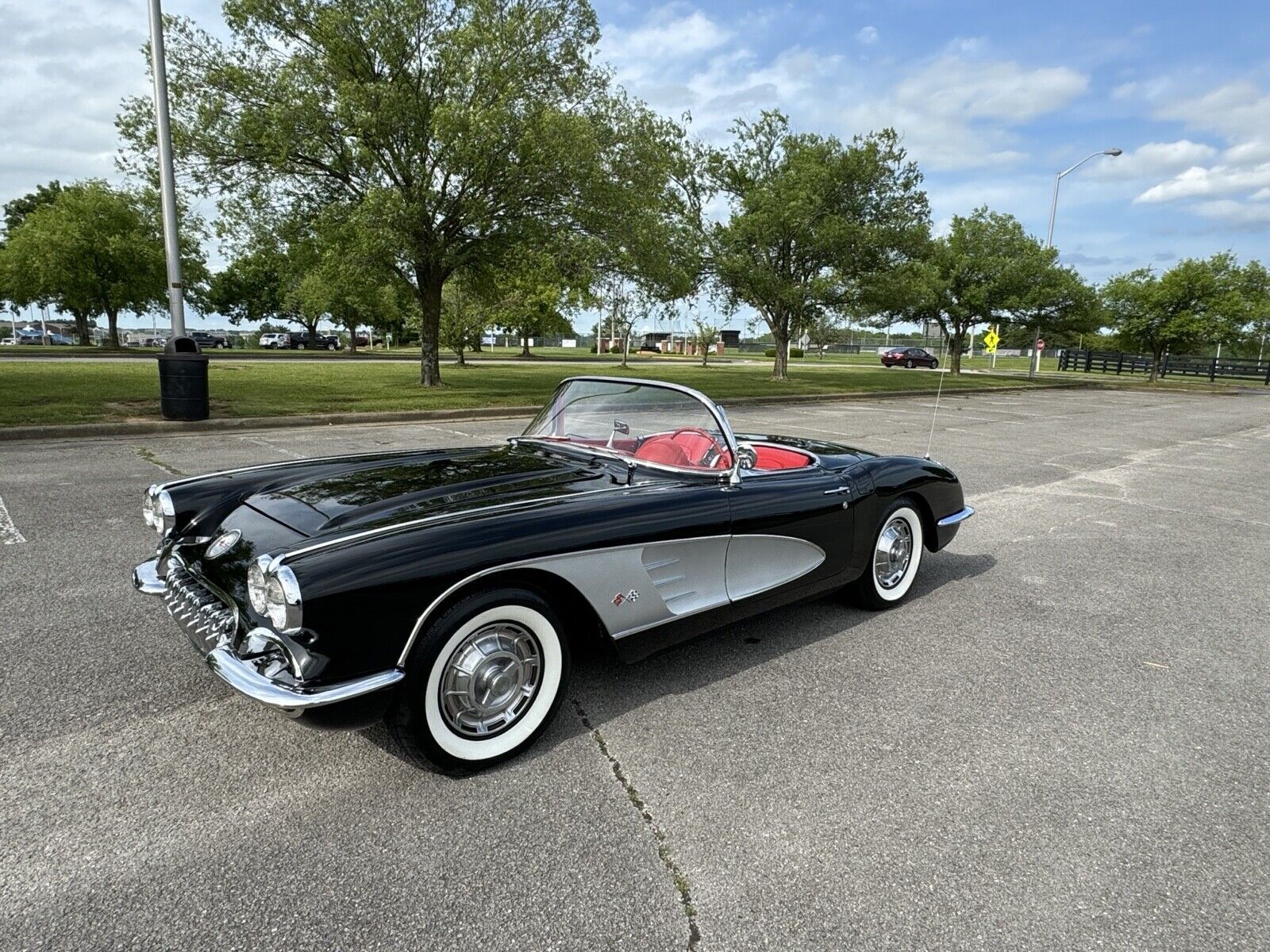 WTB (Want To Buy) 59 - 60 C1 Black, Silver Coves, Red Interior ...