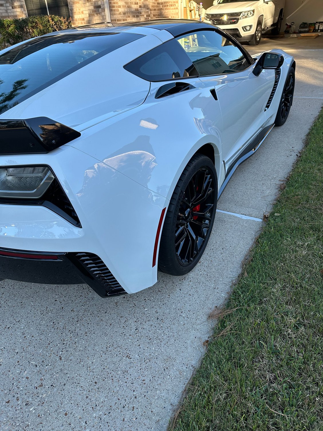 FS (For Sale) 2017 ZO6 ZO7 2LT A Arctic White and Adrenaline Red 2830 ...