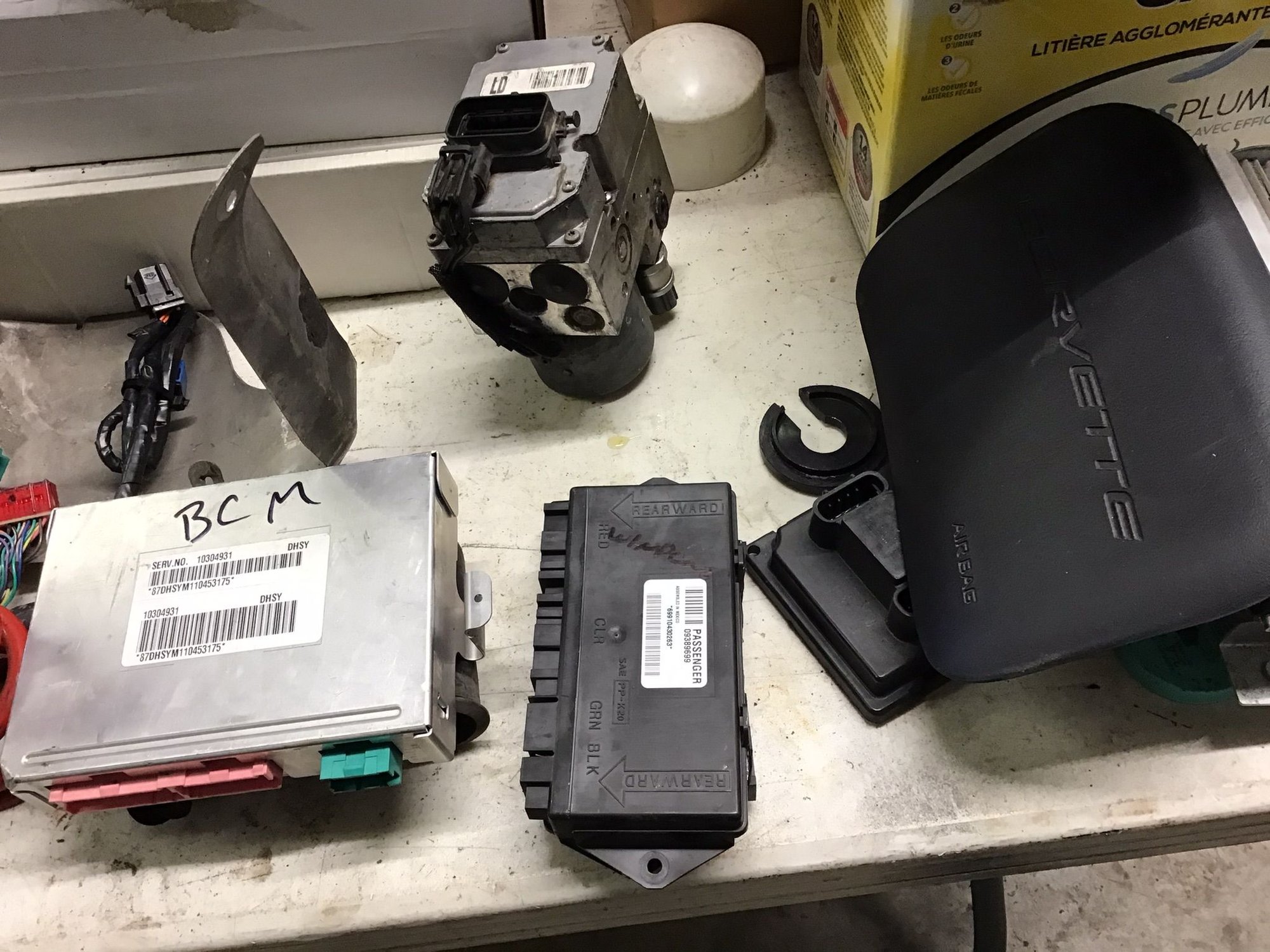 FS (For Sale) 2001 parts ebcm bcm rotors Tran engine etc ...