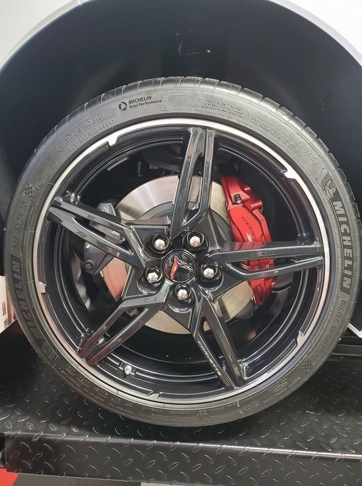 Anyone take delivery of a car w/ edge red calipers? - CorvetteForum ...