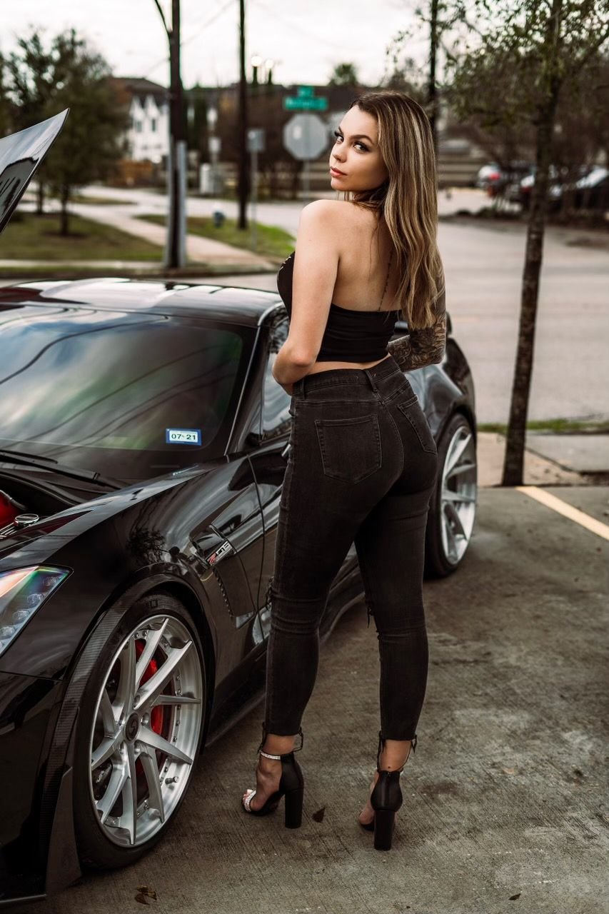 Chicks and Vettes - CorvetteForum - Chevrolet Corvette Forum Discussion