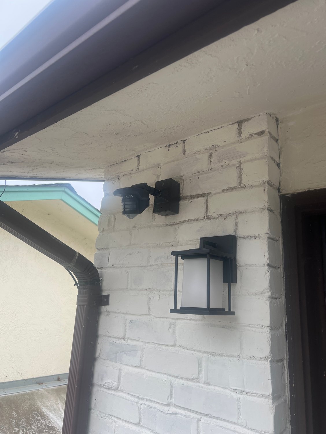 Wiring a three wire motion sensor. - DoItYourself.com Community Forums