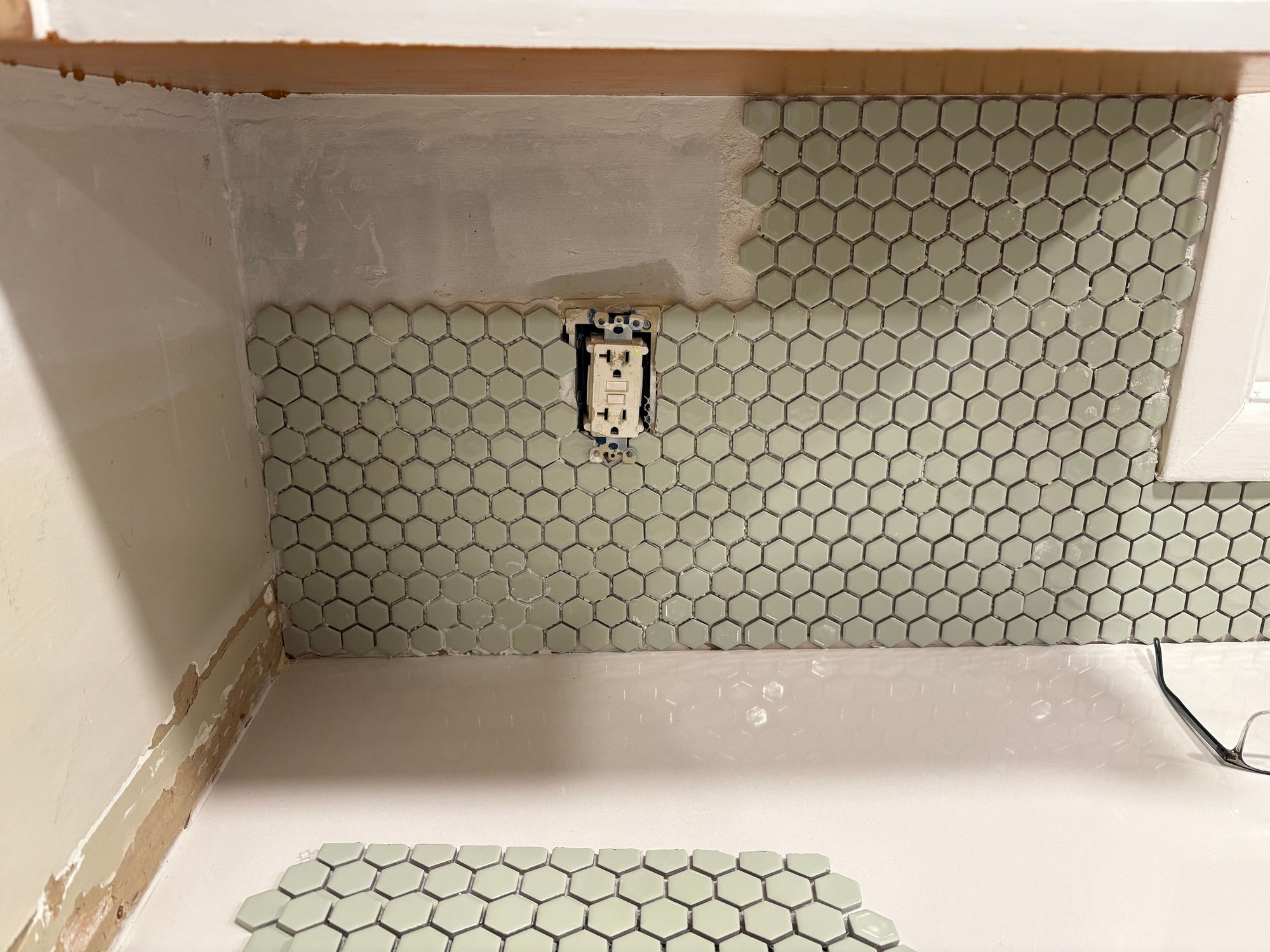 Backsplash misalignment - DoItYourself.com Community Forums