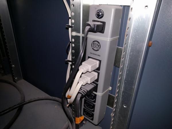 250v wiring for server rack w/servers - DoItYourself.com Community Forums