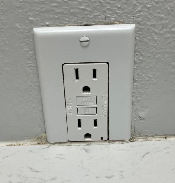 How to remove this receptacle? - DoItYourself.com Community Forums