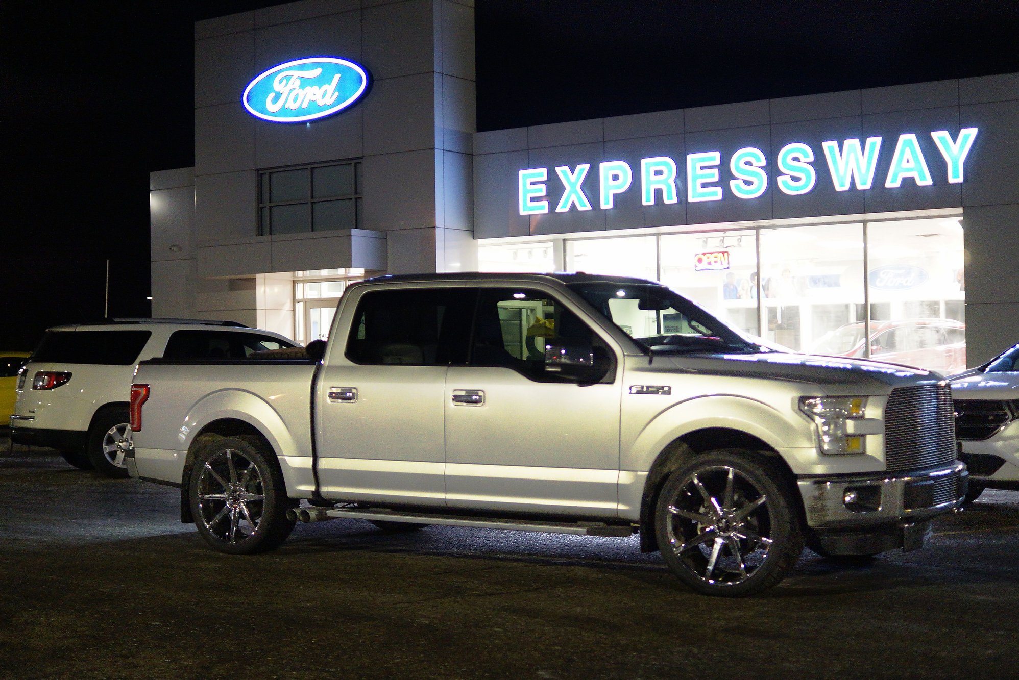 Ford Racing lowering kit with 24" chrome DUBs - Ford F150 Forum ...