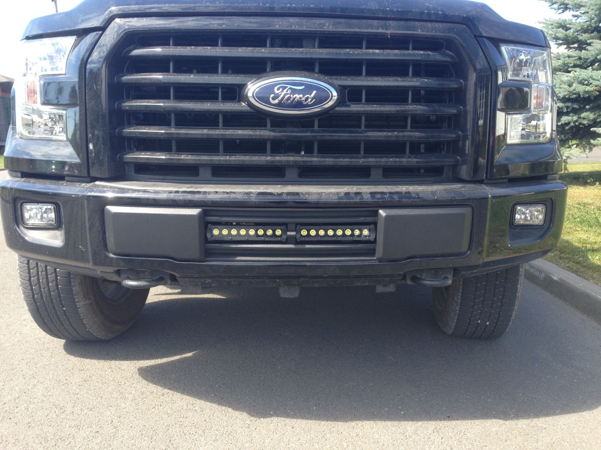 Light bar mounts behind 5 bar sport grille - Ford F150 Forum ...